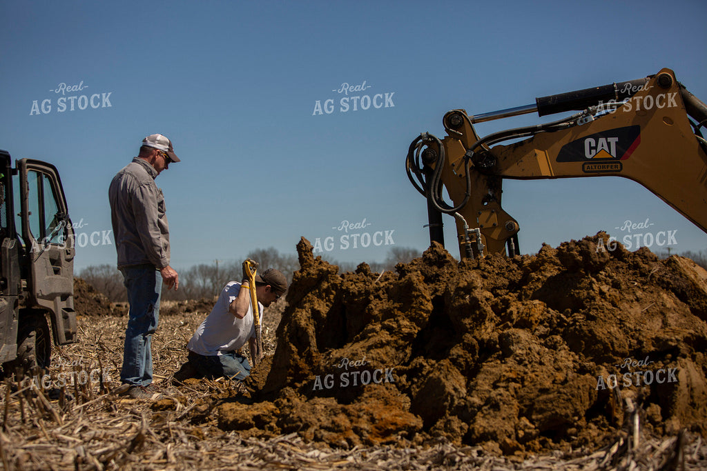 Installing Field Drainage Tile 7244 – Real Ag Stock